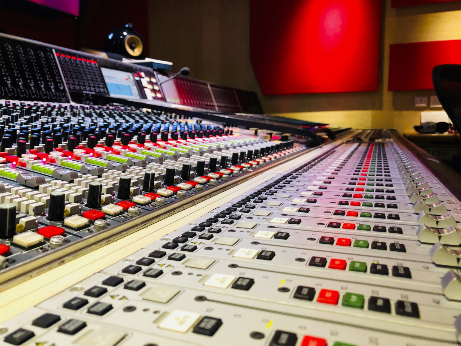 ST. ANTONY GOES ABBEY ROAD — Icons of Cool